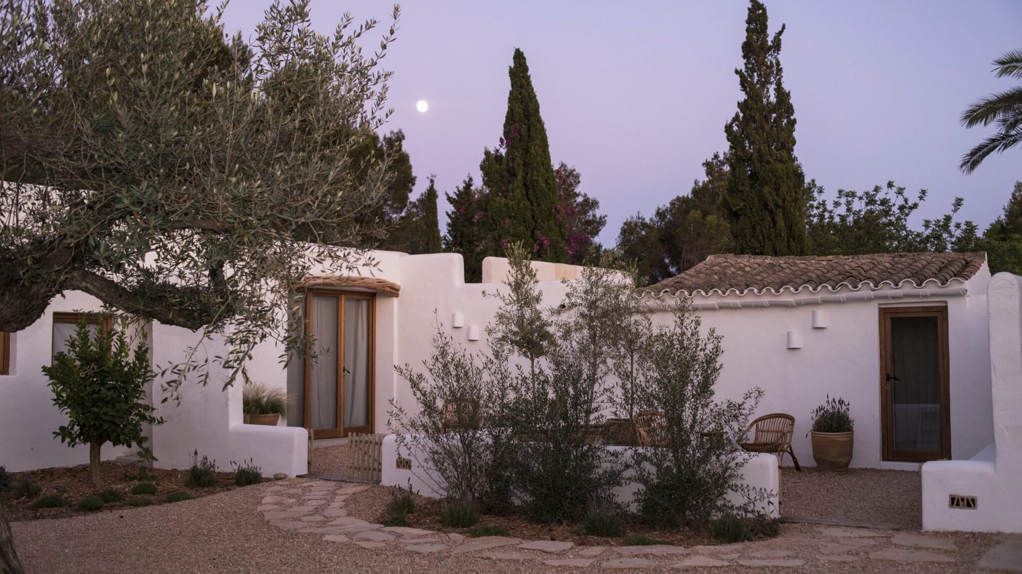 Finca ibicenca renovada que conserva el encanto rústico como hotel ...